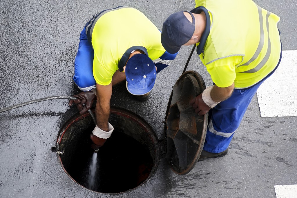 What are the Health Risks That Sanitary & Sewage Workers Face? - Feel ...